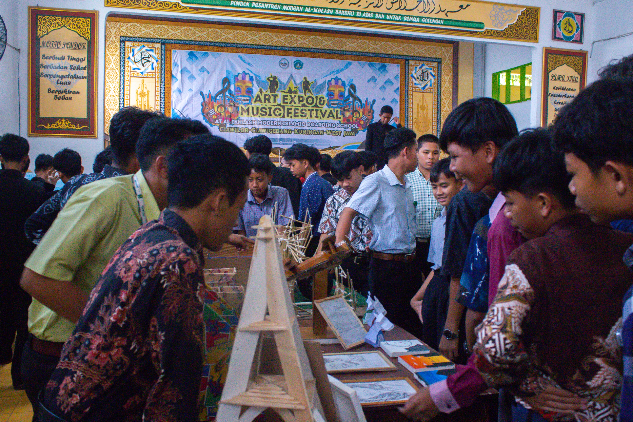 Expo Kesenian Al-Ikhlash: Panggung Ekspresi, Ajang Prestasi Para Santri ...